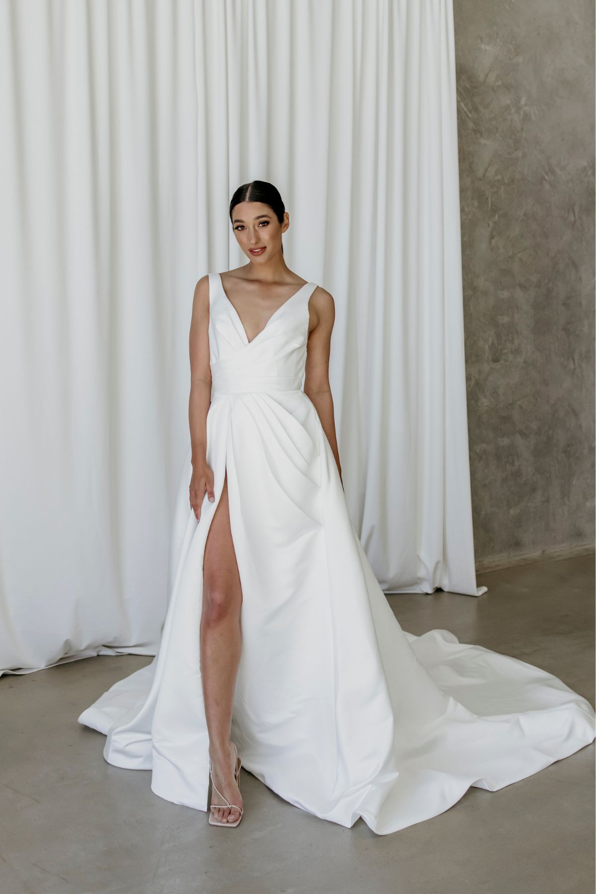 Elysian Bridal | EB22472-1Z Brautkleid clean & modern| Bridal Boutique ...